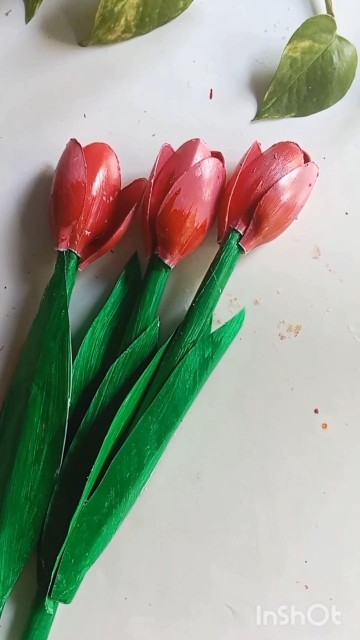 Let's make a tulips🌷flower using the spoon #viralshort #diy plastic ...