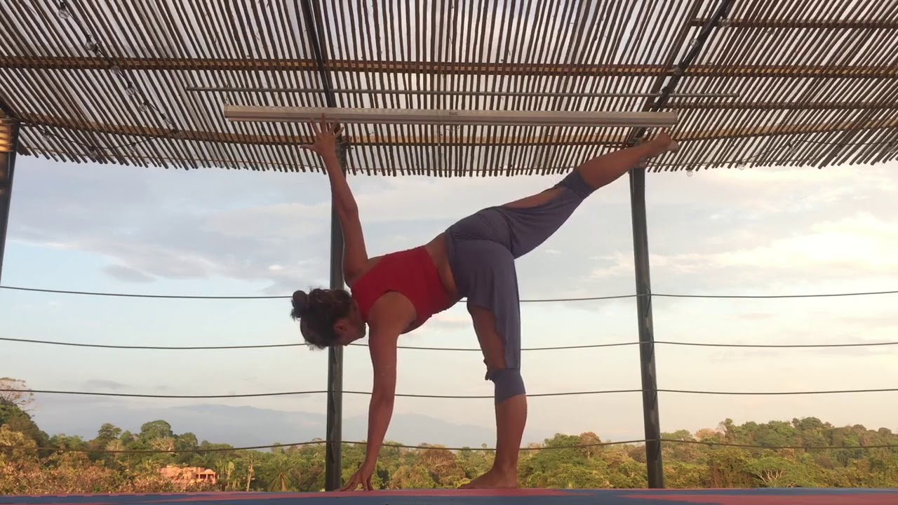 Matea Yoga - Yoga flow sequence with Eka Pada Koundaniyasana arm ...