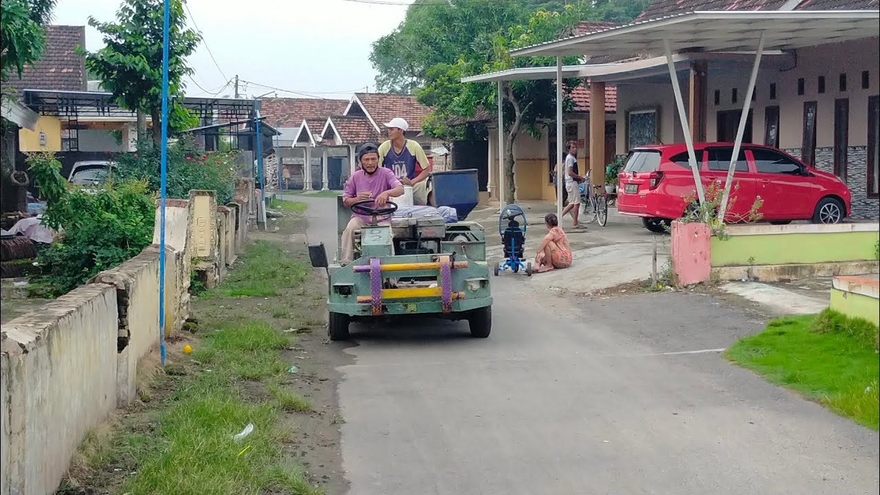 Selep Padi Jalan [] Mobil Selep Padi Keliling - YouTube