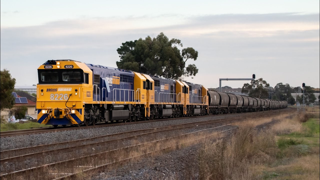 The NSW 82 class in Victoria - 5MC5 PN grain at Albion 14/04/2022 - YouTube