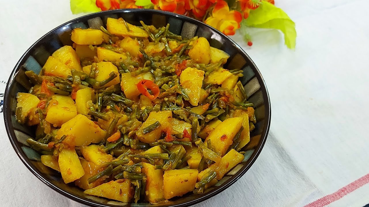Aloo Moongre (seengri) Ki Recipe | Mix Vegetables | Mix Sabzi - YouTube