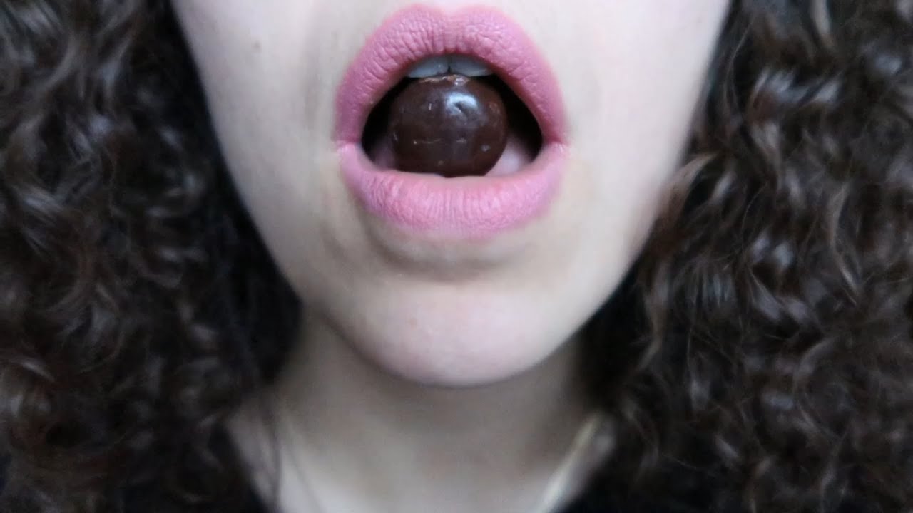 FOOD ASMR EATING CHOCOLATE COOKIES CLOSEUP EATING SOUNDS - YouTube