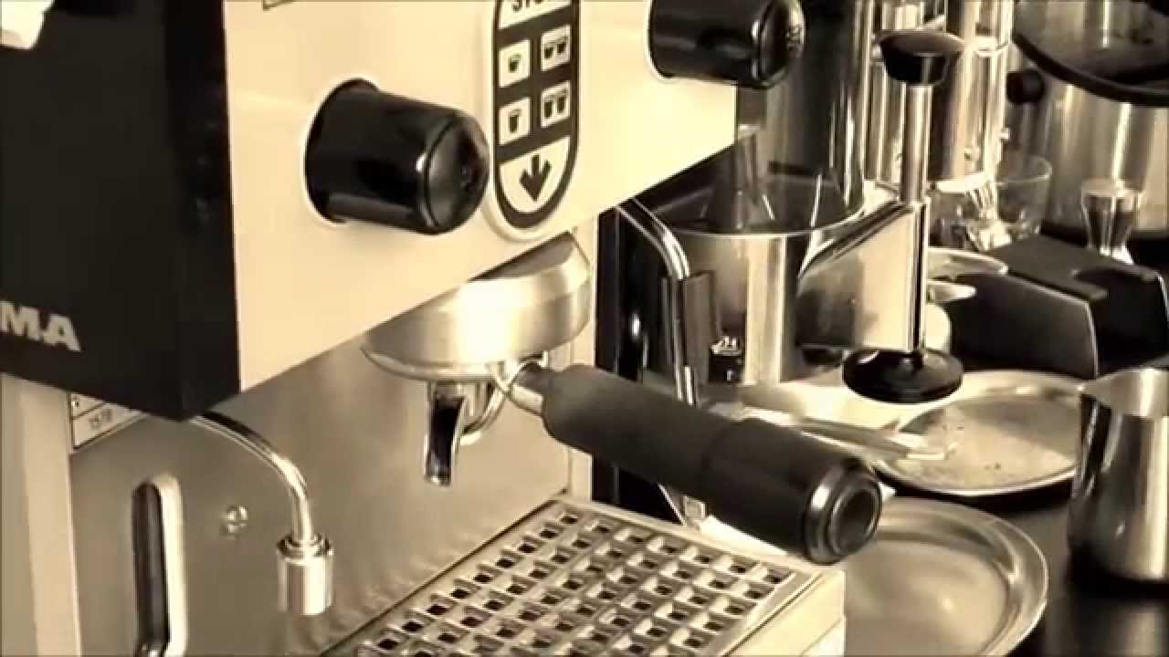 FAEMA Compact-a: Cappuccino - YouTube