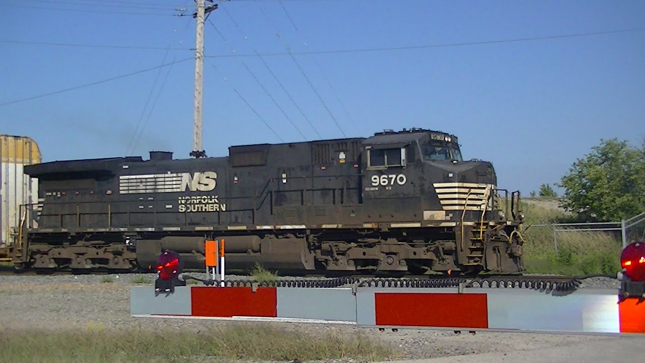 NS 9670 Solo Leads Autoracks Southbound Neenah Wisconsin With @Clear_to ...