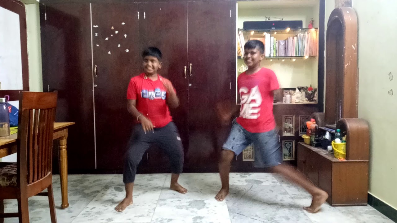 Chennai boys dancing for kudukku song - YouTube
