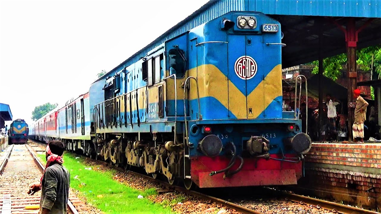 Indian Railways Bandhan Express Train passing Jessore Jn Railway ...