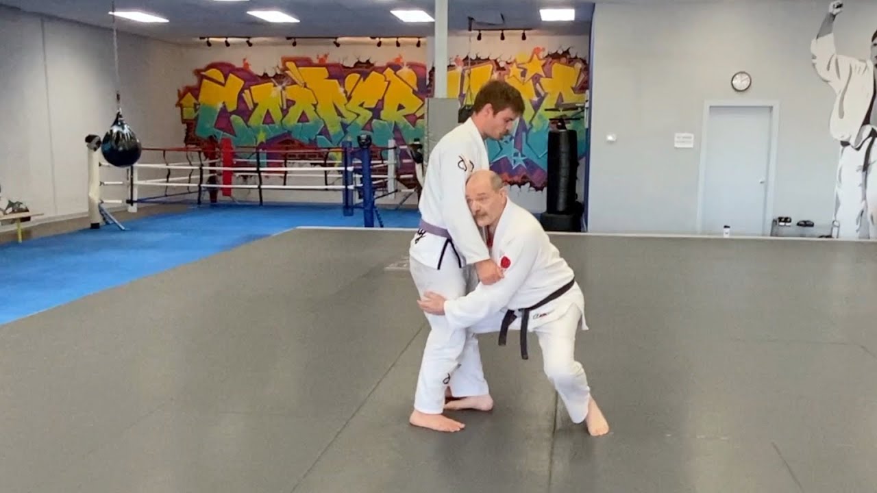 Morote Gari and Kuchiki Taoshi - YouTube
