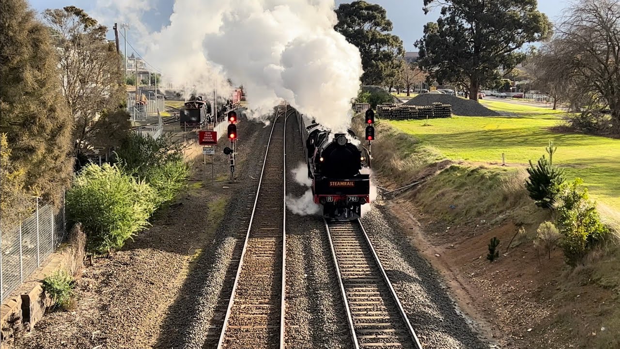 The Eureka Express departing Ballarat - YouTube