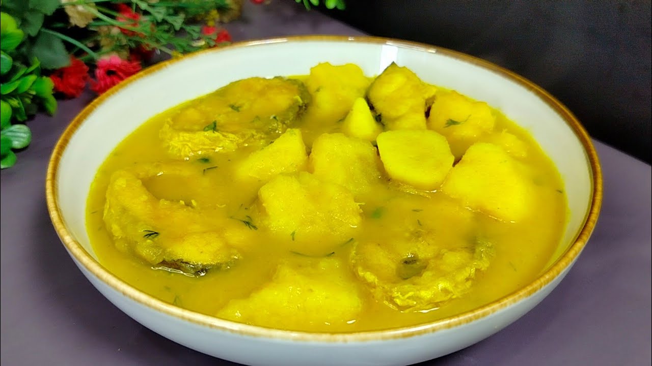 দারুণ সুস্বাদু মাটির নিচের আলু দিয়ে মাছের ঝোল | মেটে আলুর রেসিপি ...