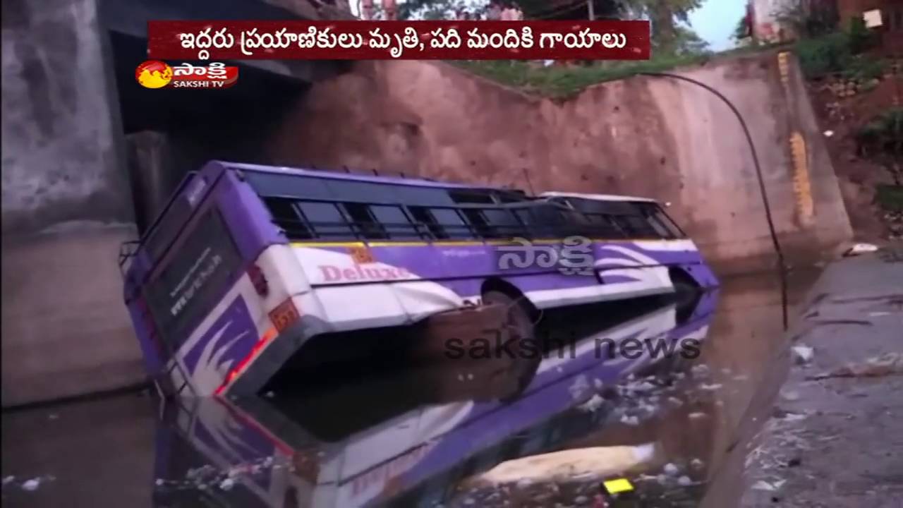 RTC Bus Roll Over in Khammam District: 2 Dead || 10 Injured - YouTube