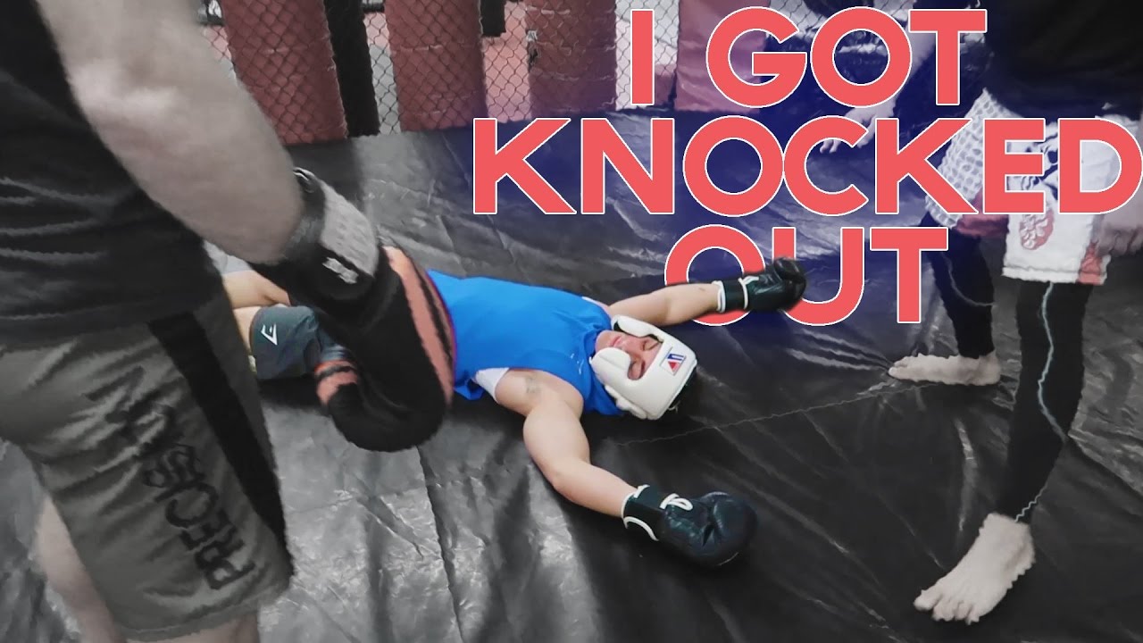 UFC FIGHTER KNOCKED ME OUT... - YouTube