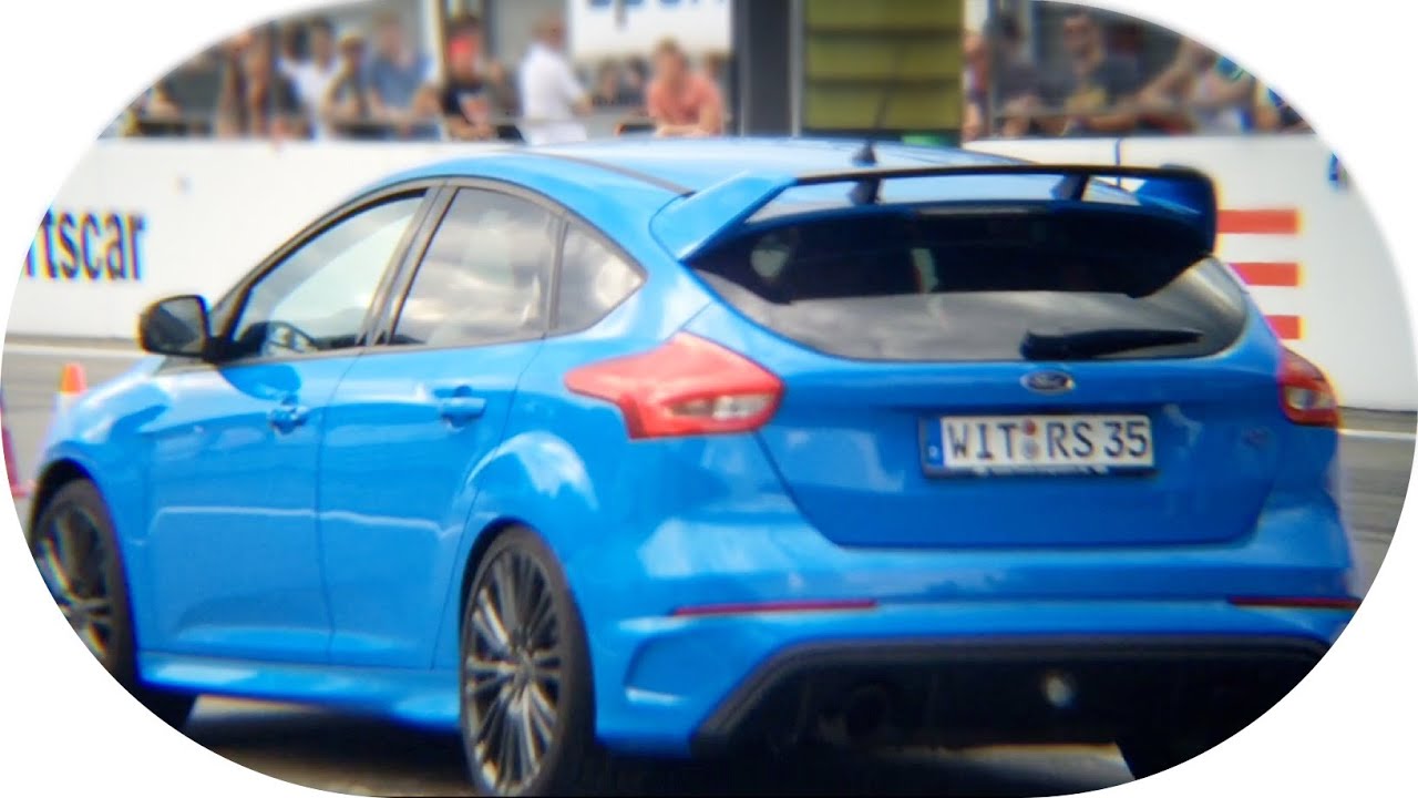 Drag Race 2016 Ford Focus RS VS Dodge Challenger SRT8 - YouTube