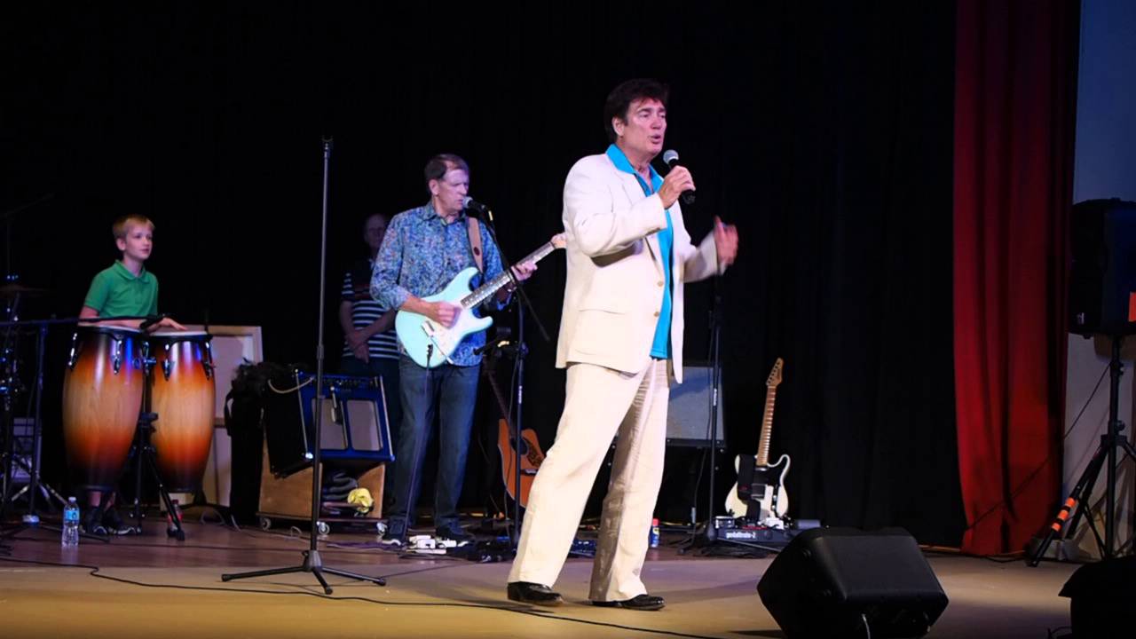 Ronnie McDowell with Conway - It's Only Make Believe - YouTube