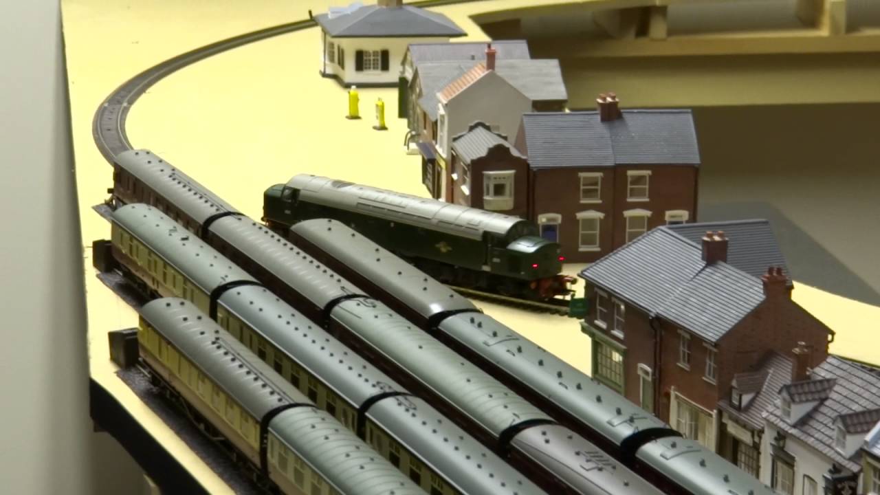 Bachmann Class 40 with sound on DC (Gaugemaster DS) - YouTube