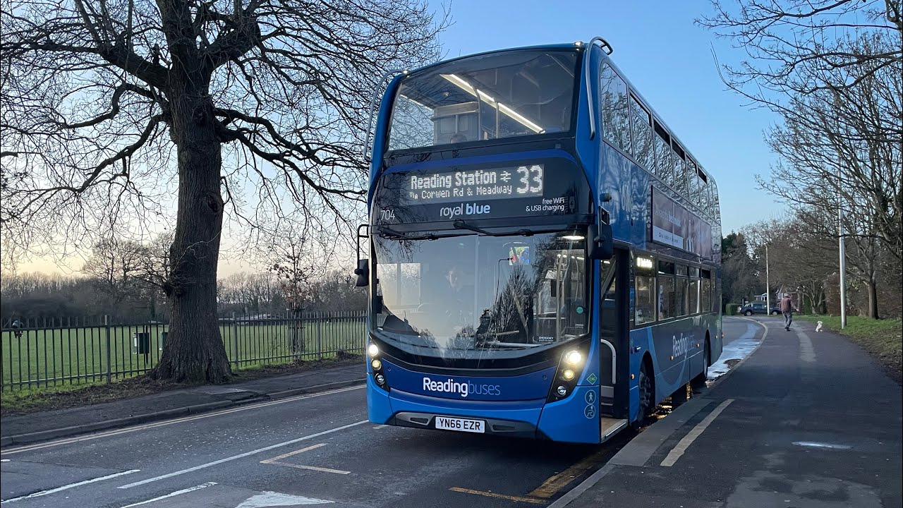 Reading Buses Enviro400MMC 704 (YN66 EZR) On Route 33 To Reading ...
