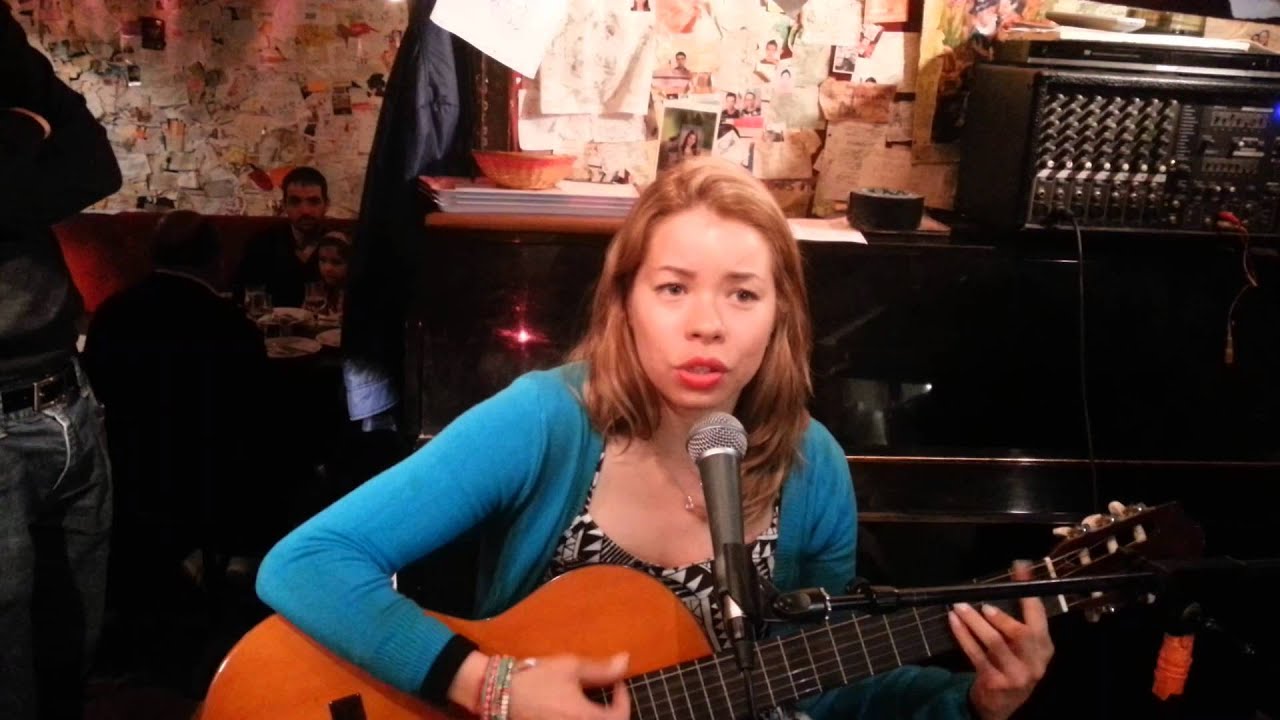 Cindy Rella - Una Cancion live Paris Montmartre - YouTube