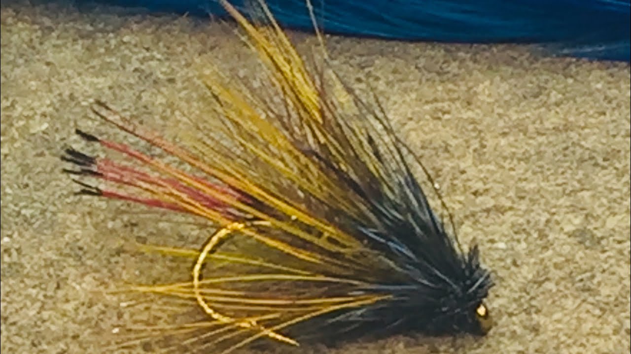 Tying an Olive Muddler - YouTube