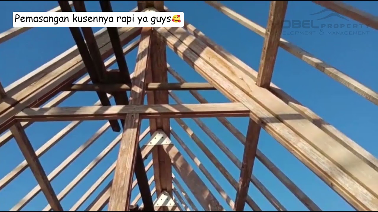 PROSES KONTRUKSI RUMAH KAYU PART 3 (TRIANGLE WOODEN HOUSE) - YouTube