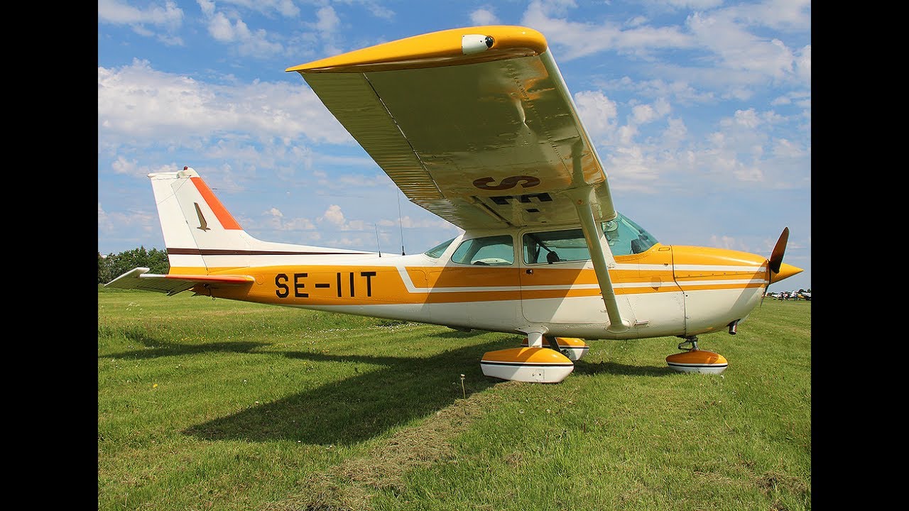 First solo flight in a Cessna C172 - YouTube