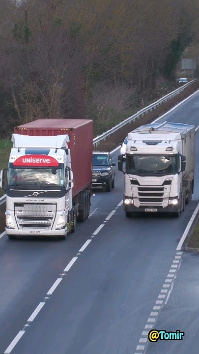 VOLVO FH vs SCANIA 480R - A1(M) motorway race #truckspotting #tomir - YouTube