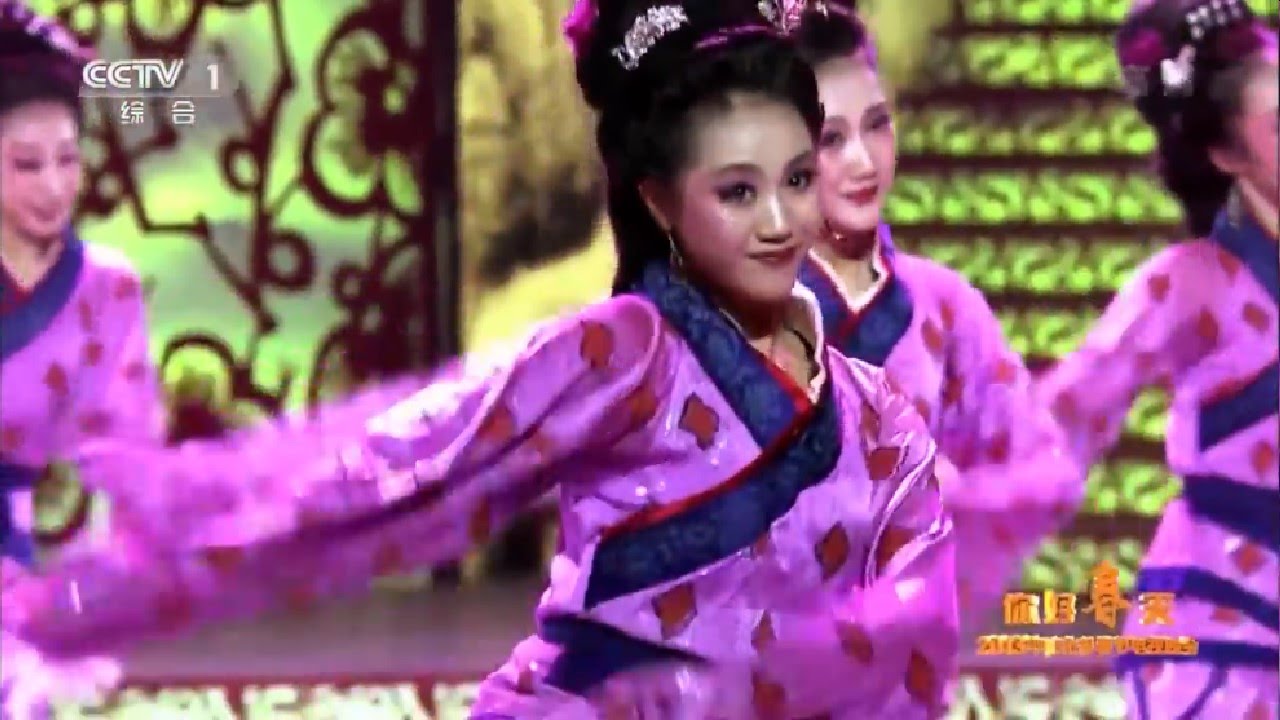 Beautiful Chinese Classical Dance【10】《相和歌-子衿》B-720p - YouTube