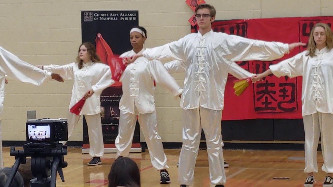 Amelia Chinese fan dance - YouTube