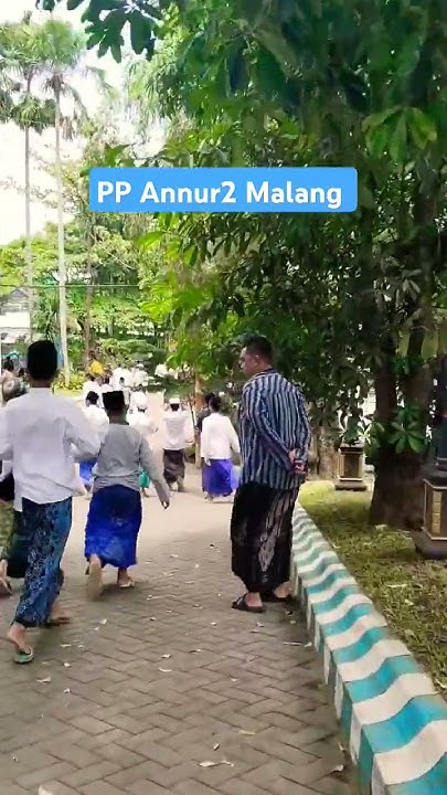 Pulang Jumatan di PP Annur2 Malang - YouTube