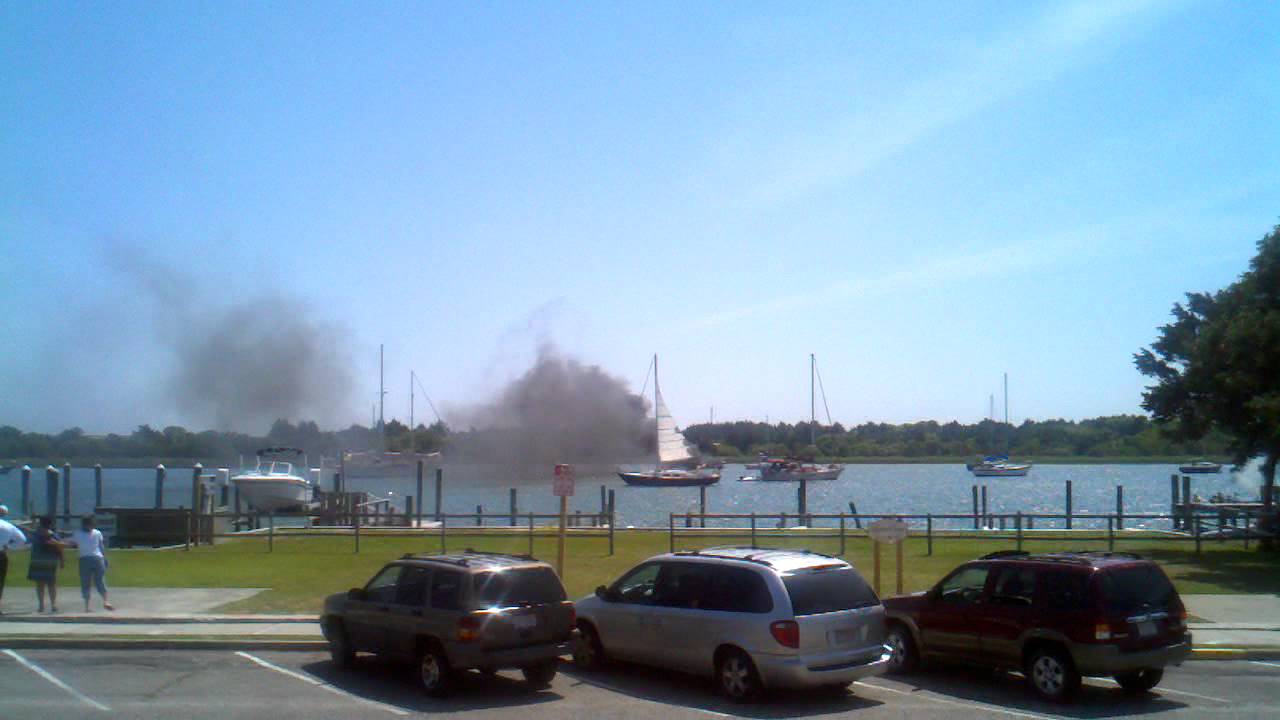 Beaufort boat fire: 1 - YouTube
