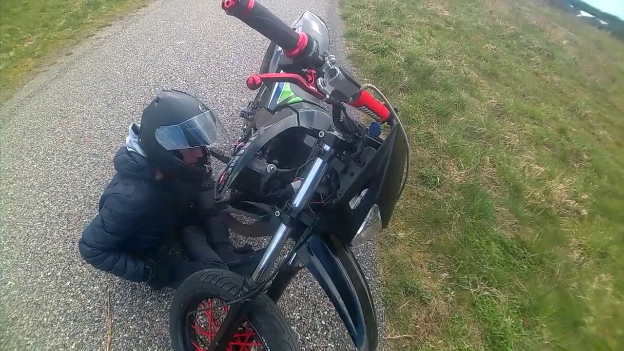 Bliver smidt væk fra p-plads af sur mand //Feat. Derbi Senda x Pgo Hot ...