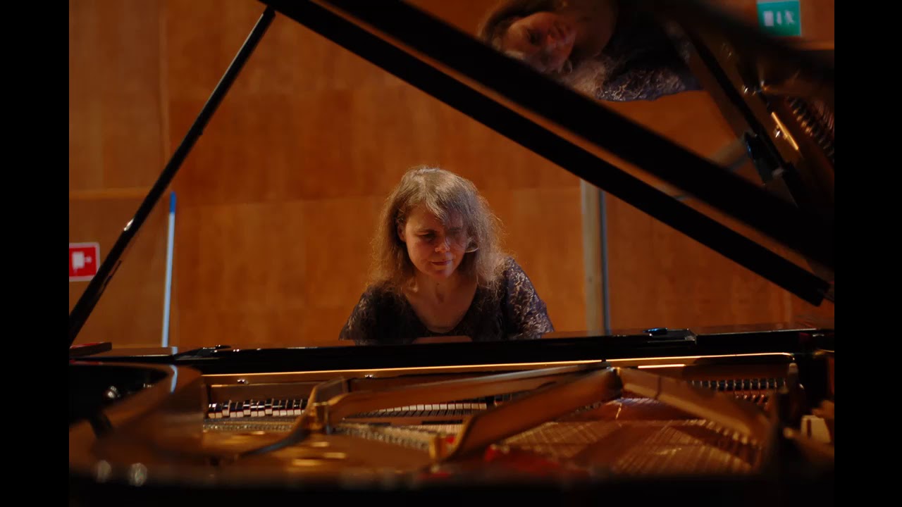 György Ligeti (1923-2006) Étude No. 15 'White on White', Anne Kauppi 10 ...