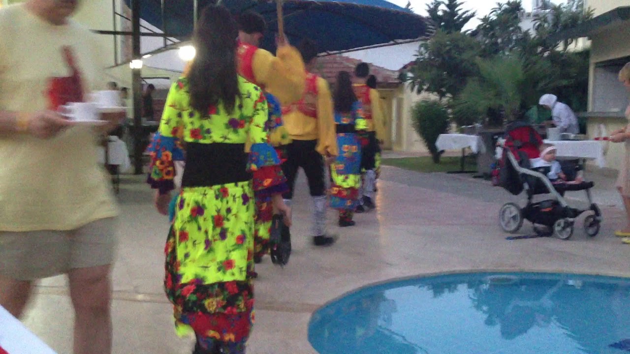 Turkish show with music and dancing at the pool side - YouTube