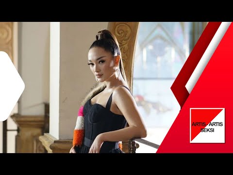 ARTIS SEKSI ZASKIA GOTIK