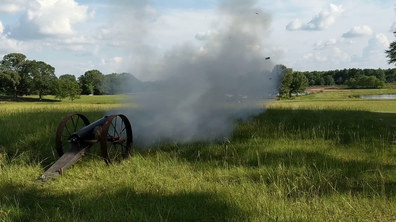 Cannon shot, Fourth of July 2018 - YouTube