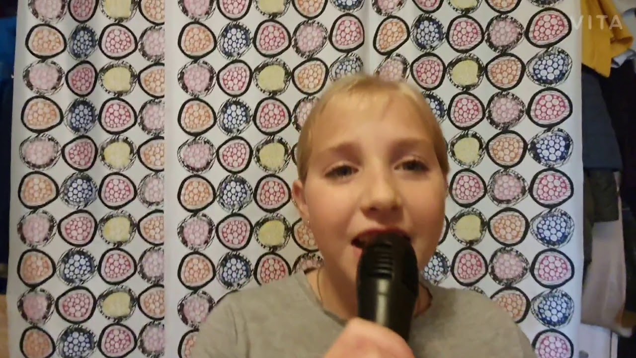 New intro |Hannah Ana in Ivona| - YouTube