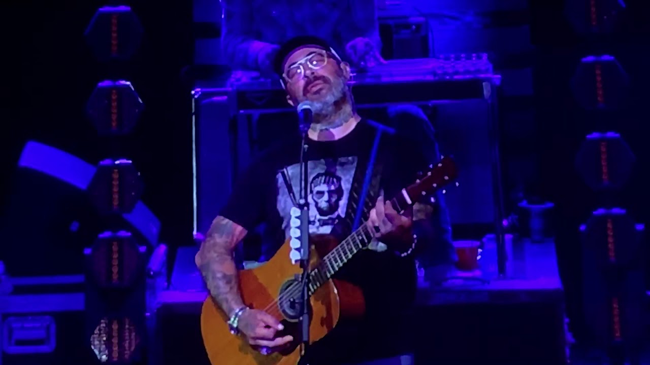 “Right here waiting” Aaron Lewis LIVE 8/2/19 - YouTube