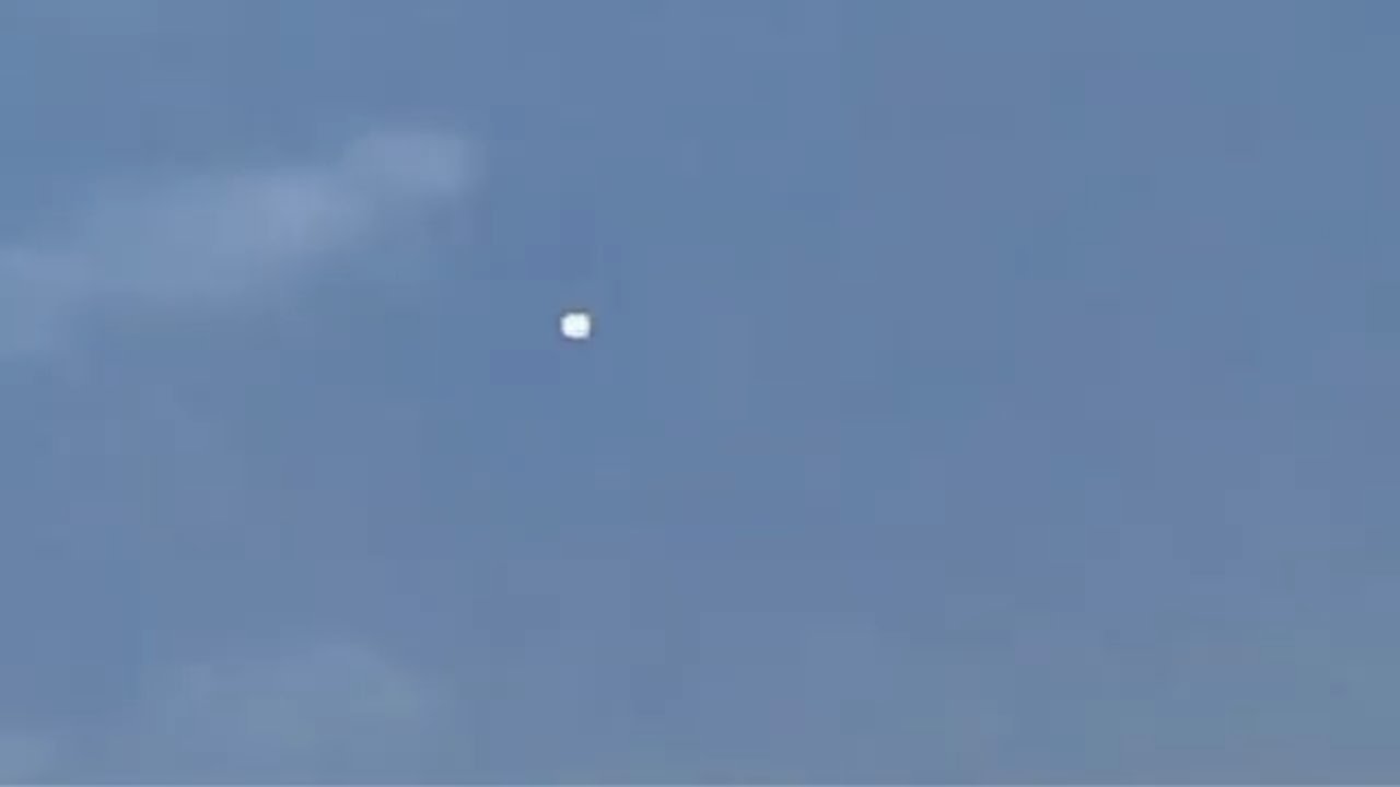 UFO Sighted Over Chicago - YouTube