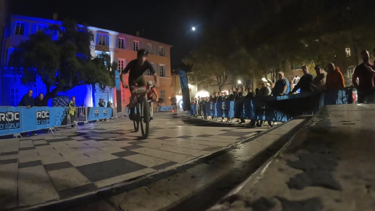 VTT, le Roc Ruelles de Fréjus - YouTube