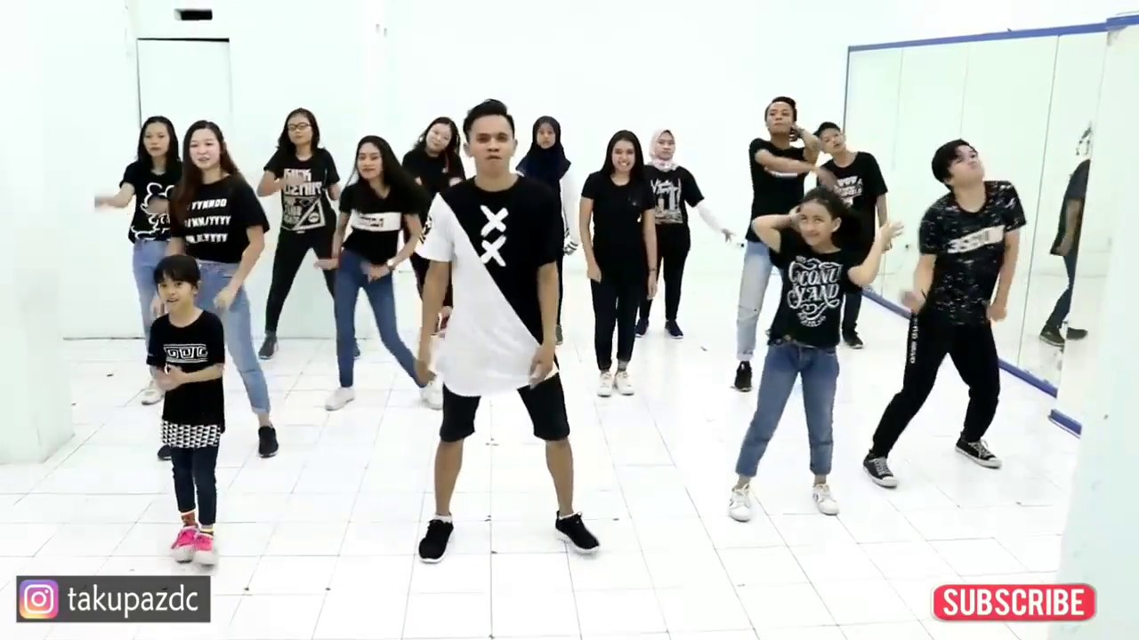 Takupaz Dance Crew "Mugiwara Disco" - YouTube