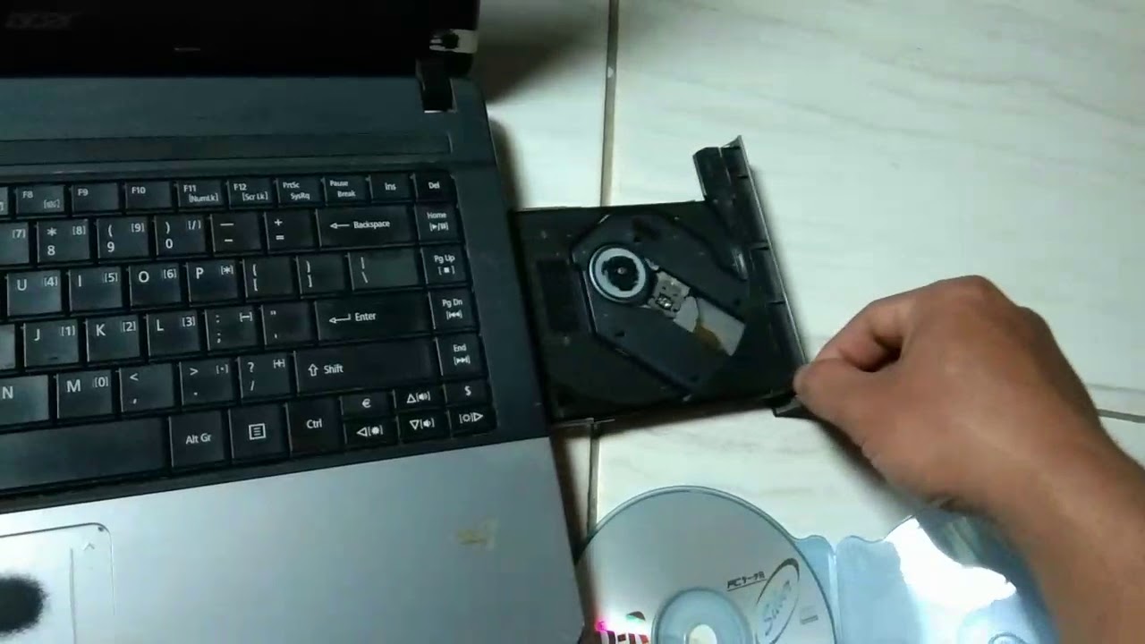 Cara Membuka Kaset Cd/DVD di Laptop - YouTube