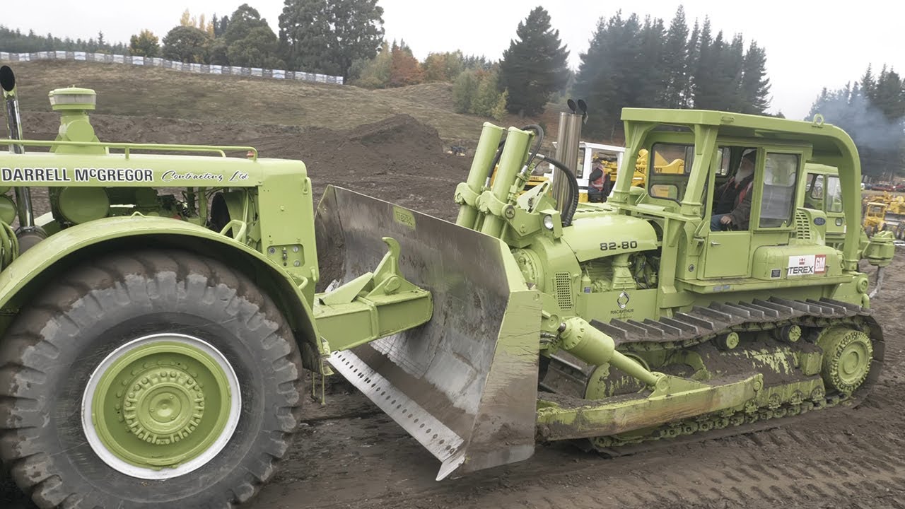 Detroit Powered Terex 82-80 Bulldozer Pushing Scrapers - YouTube