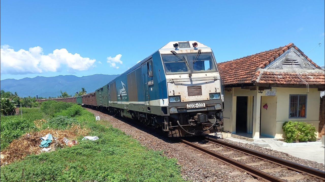 D20E-003 kéo tàu HH84 kép đầu máy EM120 qua chắn Ninh Hoà ( 10:10 | 20 ...