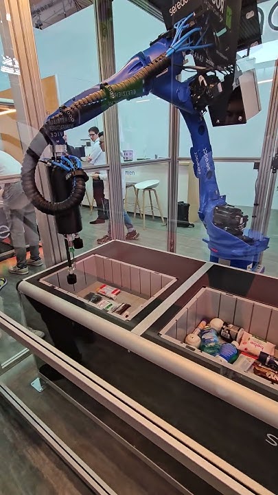 Sereact picking robot installation at LogiMAT 2024 #robotics #automation - YouTube