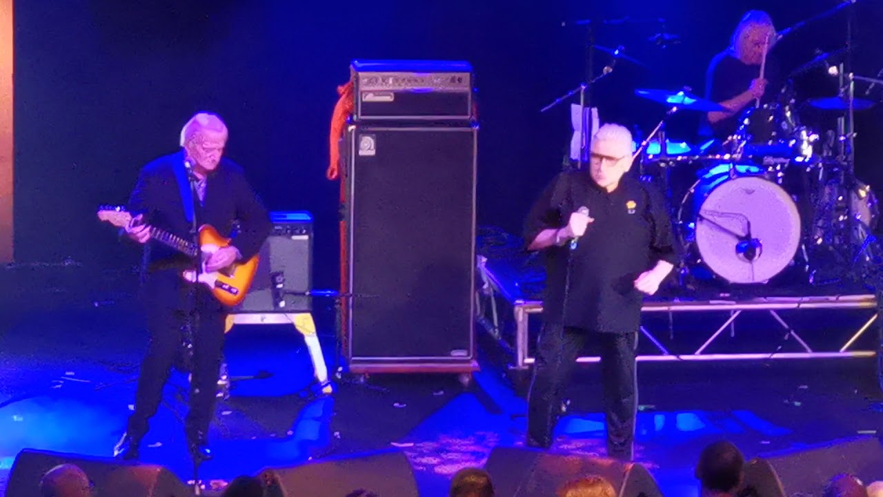 Chris Farlow - Handbags and Gladrags - YouTube