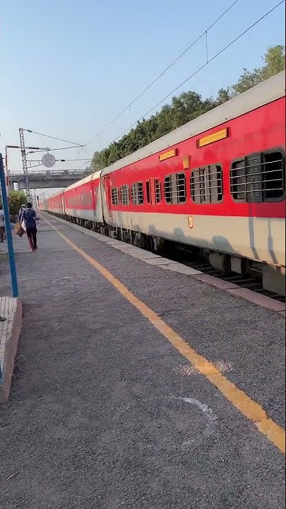 Anand Vihar Teminal Weekly Sf Express (BBS-ANVT) #22805 #trainvideo #train #rajdhani #railfans # ...
