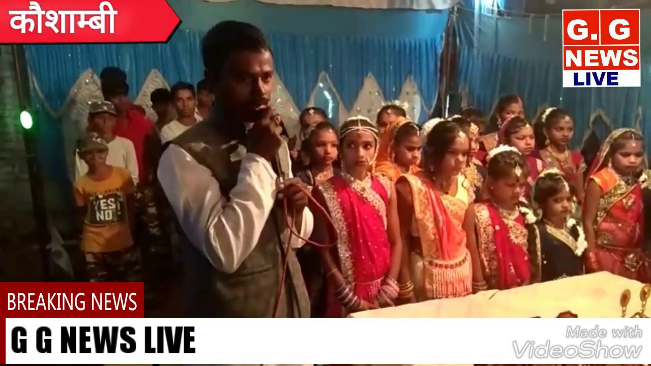 कौशाम्बी : कूड़ापुर गाँव के नवदुर्गा पूजा पंडाल में कलाकार बच्चों को ...