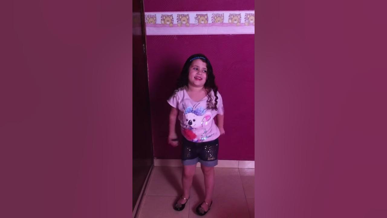 A Pequena Anitta Mirim Com 4 Anos Cantando E Dançando Show Das Poderosasmini Cover Youtube
