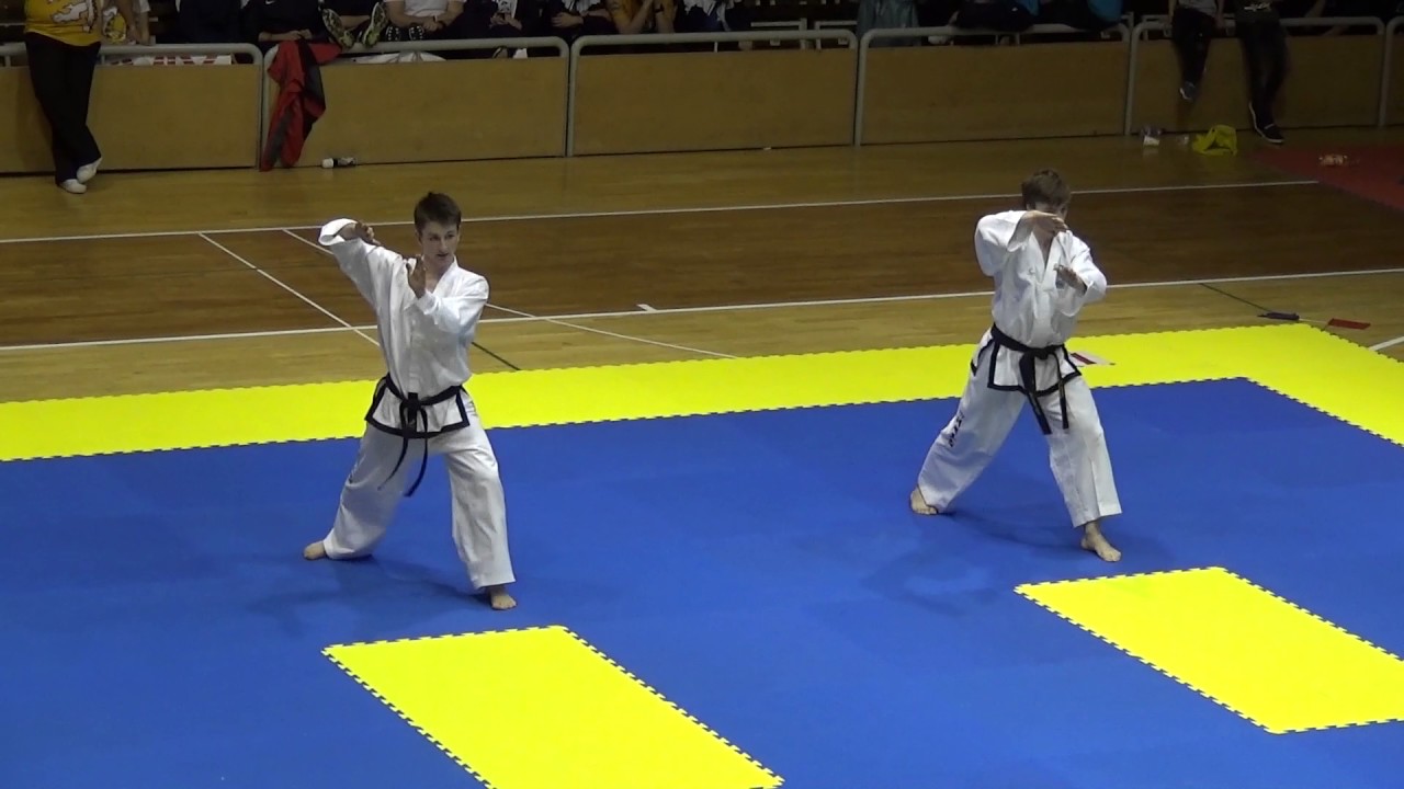 Pattern junior male II. dan - Dominik Sluka v. Jiří Novák - YouTube