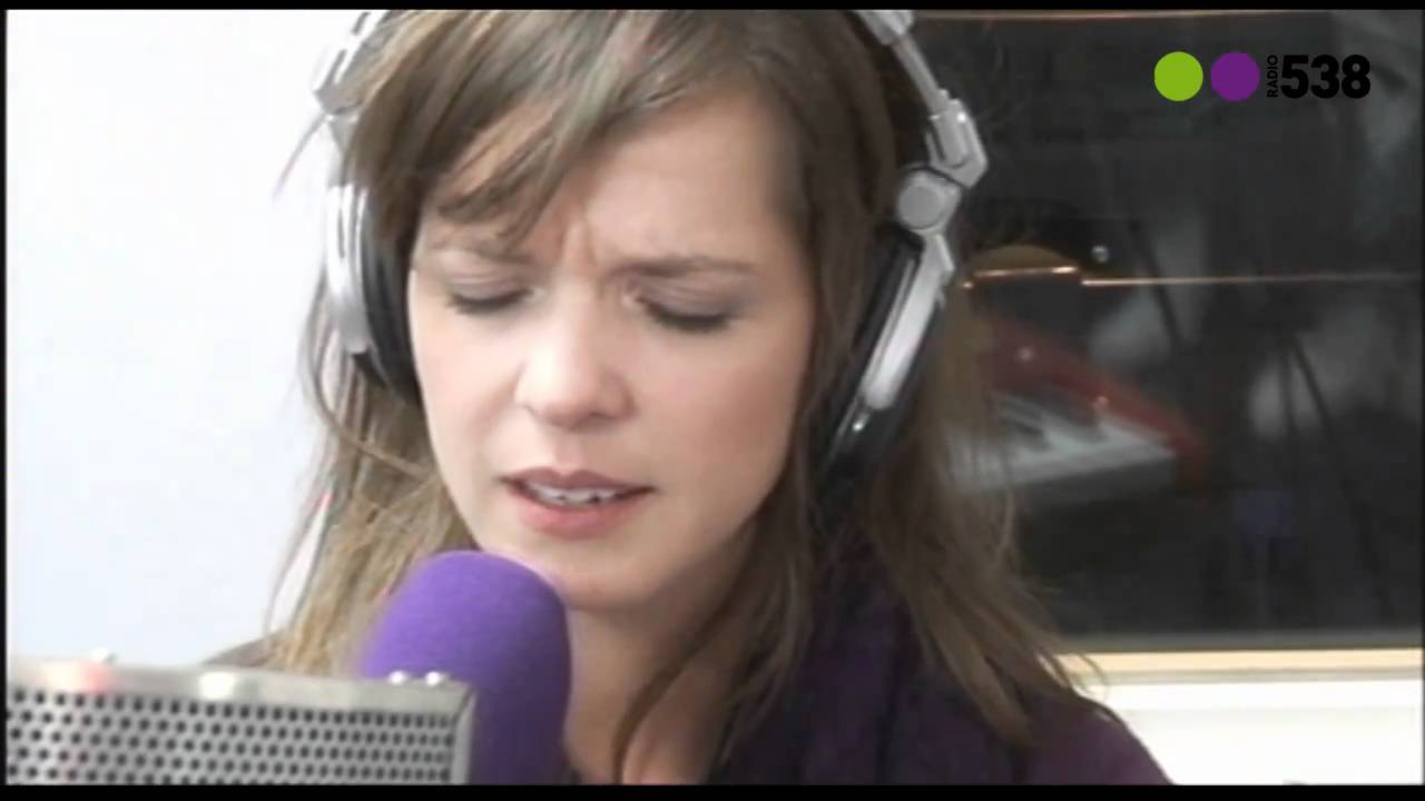 Radio 538: Laura Jansen - The End (Live bij Evers Staat Op) - YouTube