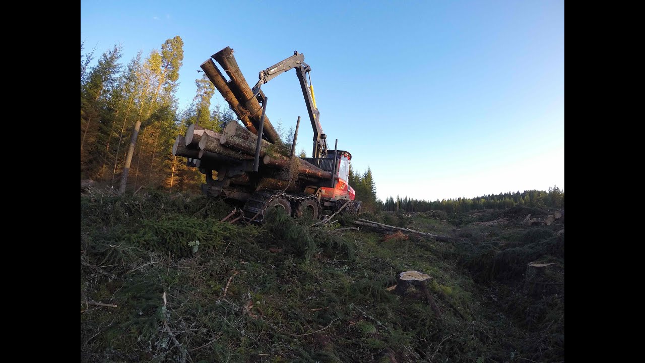 Komatsu 865 - Power of red - YouTube