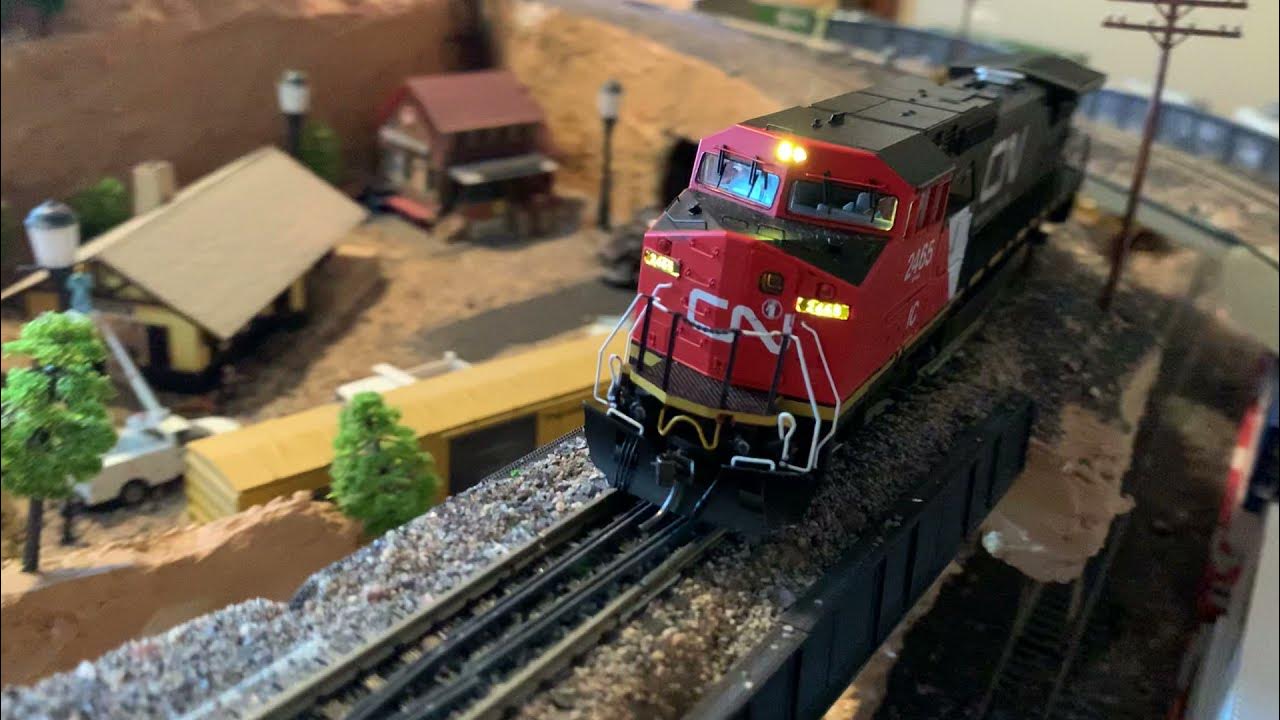 HO Scale Atlas Dash 8-40CW Diesel Locomotive DCC Lok Sound CN CANADIAN NATIONAL - YouTube